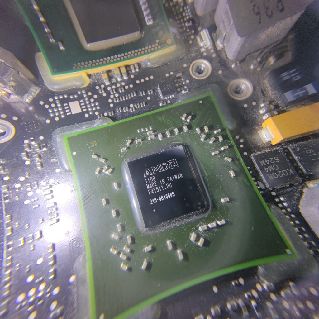 Apple Macbook Pro screen abnormal display Blurred screen repair - ChinaFix