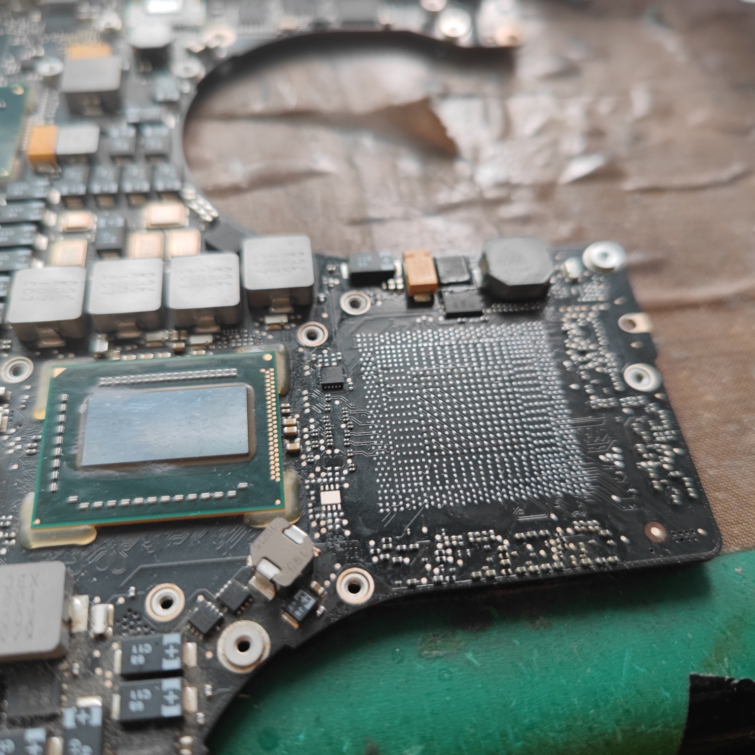 Apple Macbook Pro screen abnormal display Blurred screen repair - ChinaFix