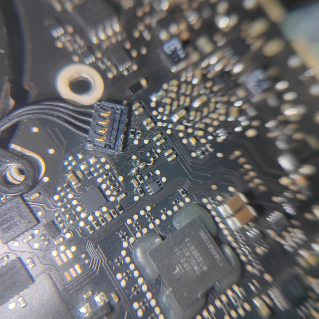 Apple Macbook Pro screen abnormal display Blurred screen repair - ChinaFix