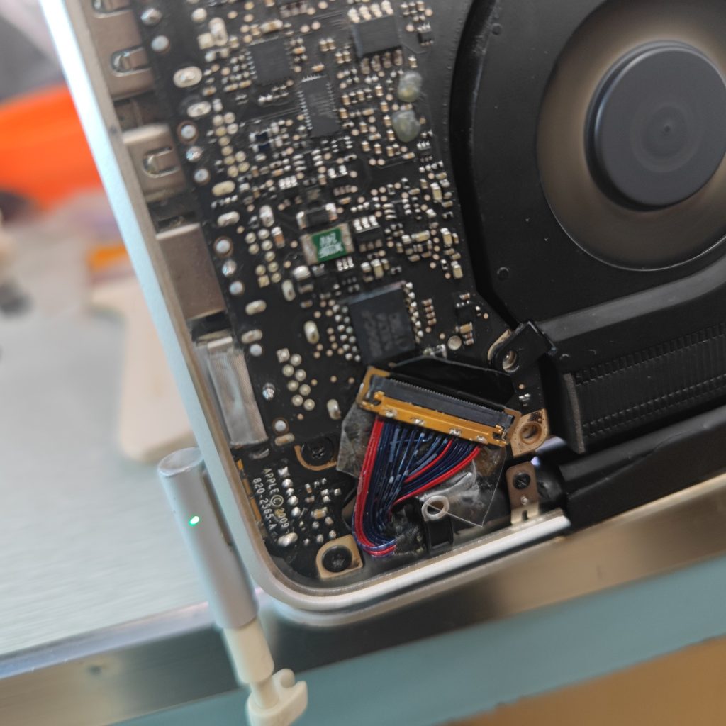 Apple Macbook Pro screen abnormal display Blurred screen repair - ChinaFix